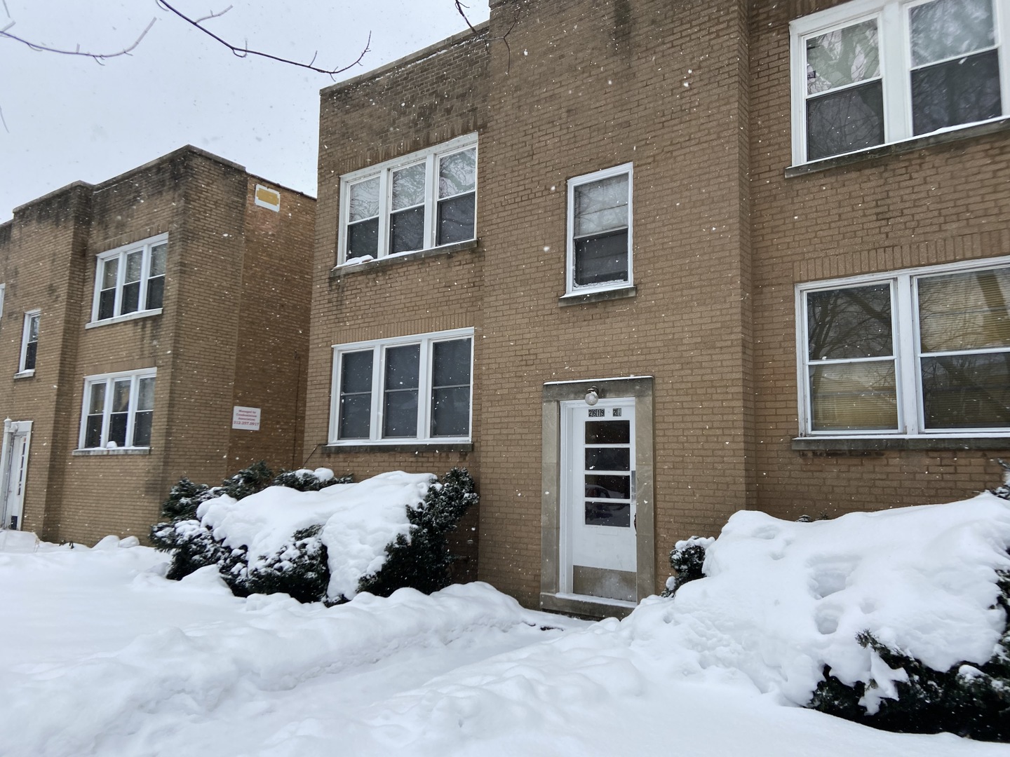 2619 W Estes Ave, Chicago | Reviews & Apartments for Rent | AptAmigo
