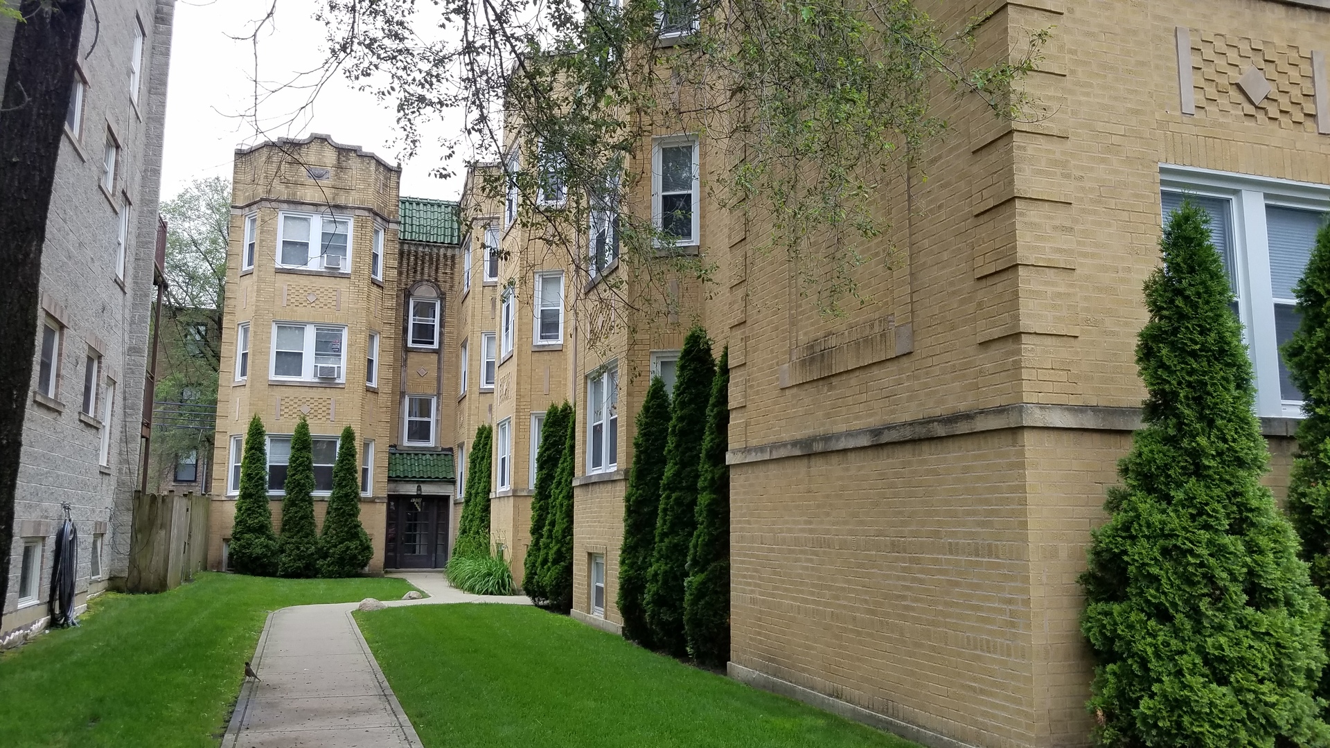 6510 N Richmond St, Chicago | Reviews & Apartments for Rent | AptAmigo