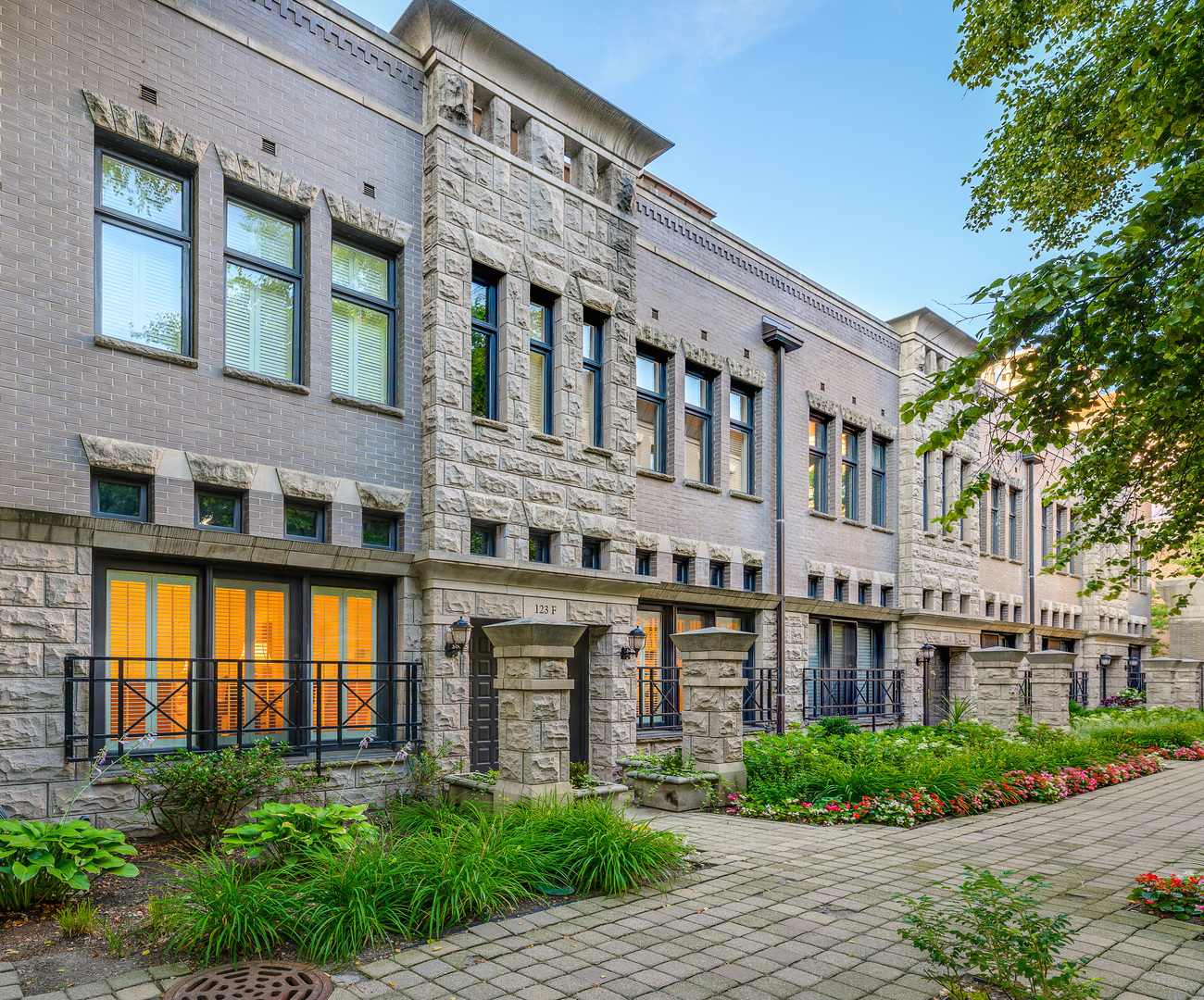 Oak Club Condos in Chicago IL Homes for Sale - Oak Club Condos in ...